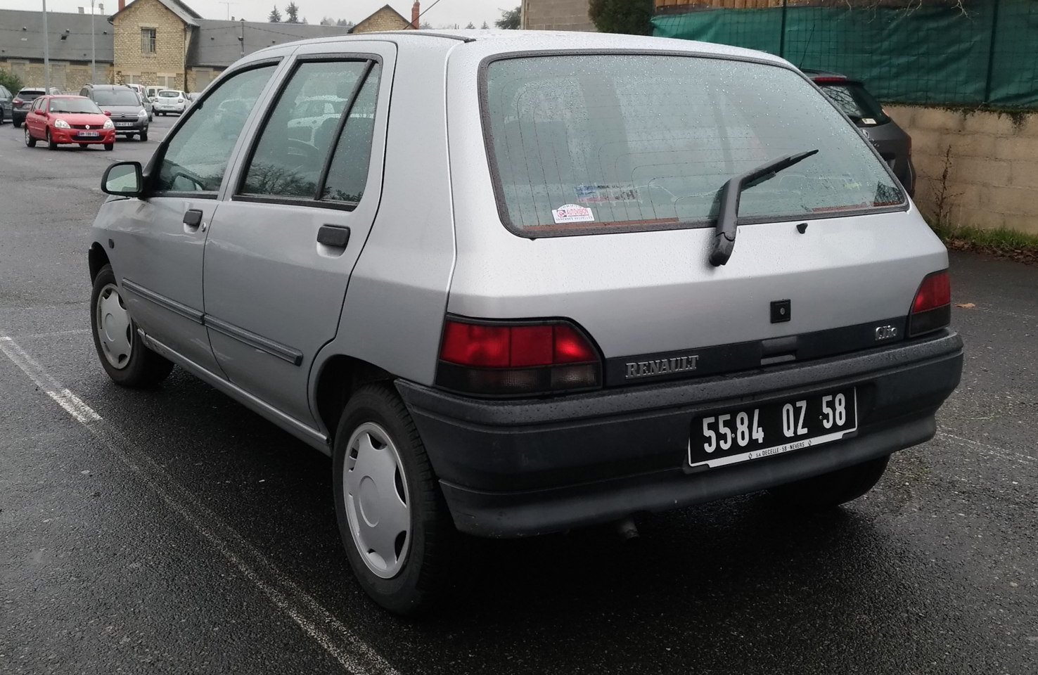 Renault Clio I 1.4 i RT (75 Hp)